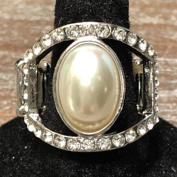paparazzi | Jewelry | Radiating Riches White Pearl Rhinestones Ring ...